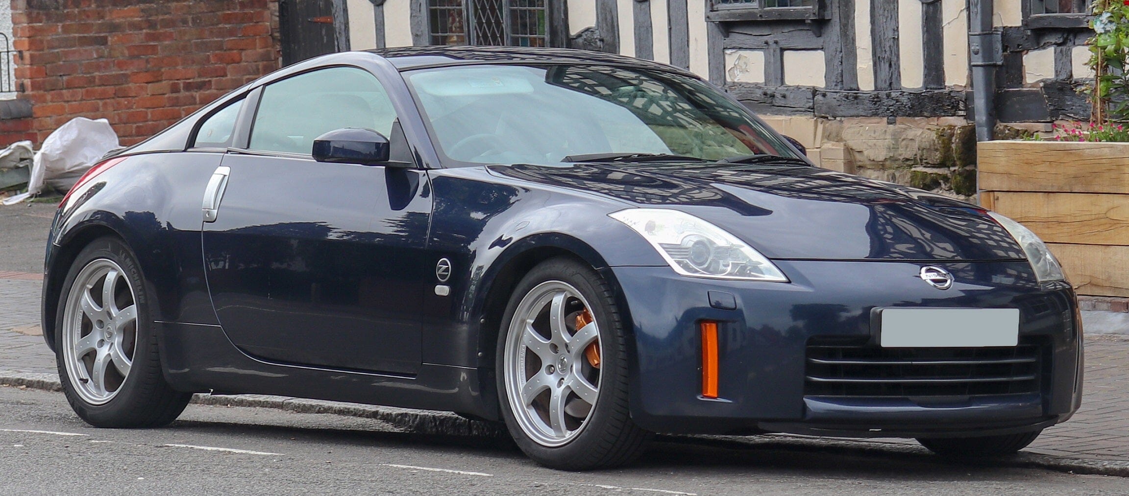 The Nissan 350Z: Design, Features, and Performance – JDM Engine Zone